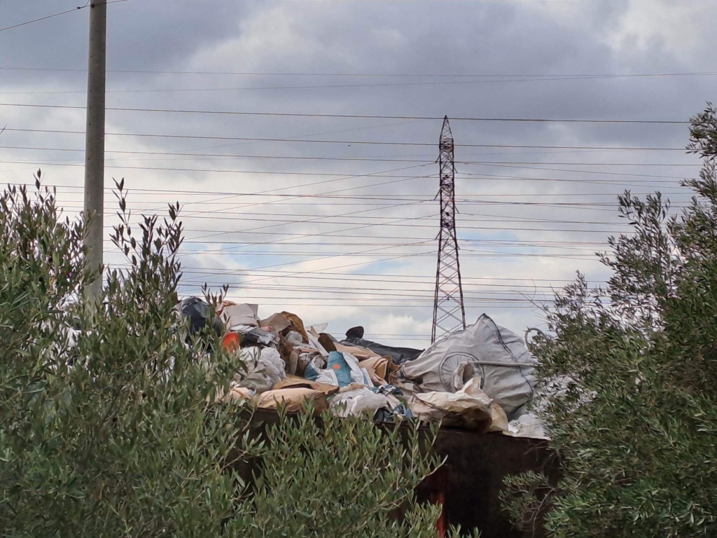 Ασπρόπυργος: Παράνομη χωματερή στην θέση Αγ. Γεωργίου – Αποπνικτική ...